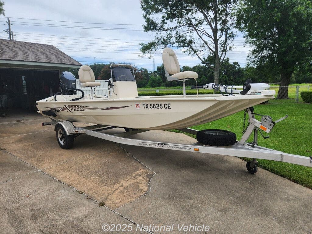 Bay Boat - 2014 Xpress XP18CC | Motor & Keel