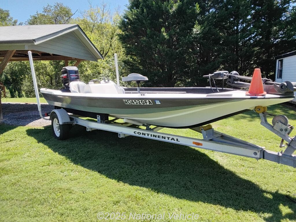 Bass Boat - 1987 Smoker Craft Bass Boat | Motor & Keel