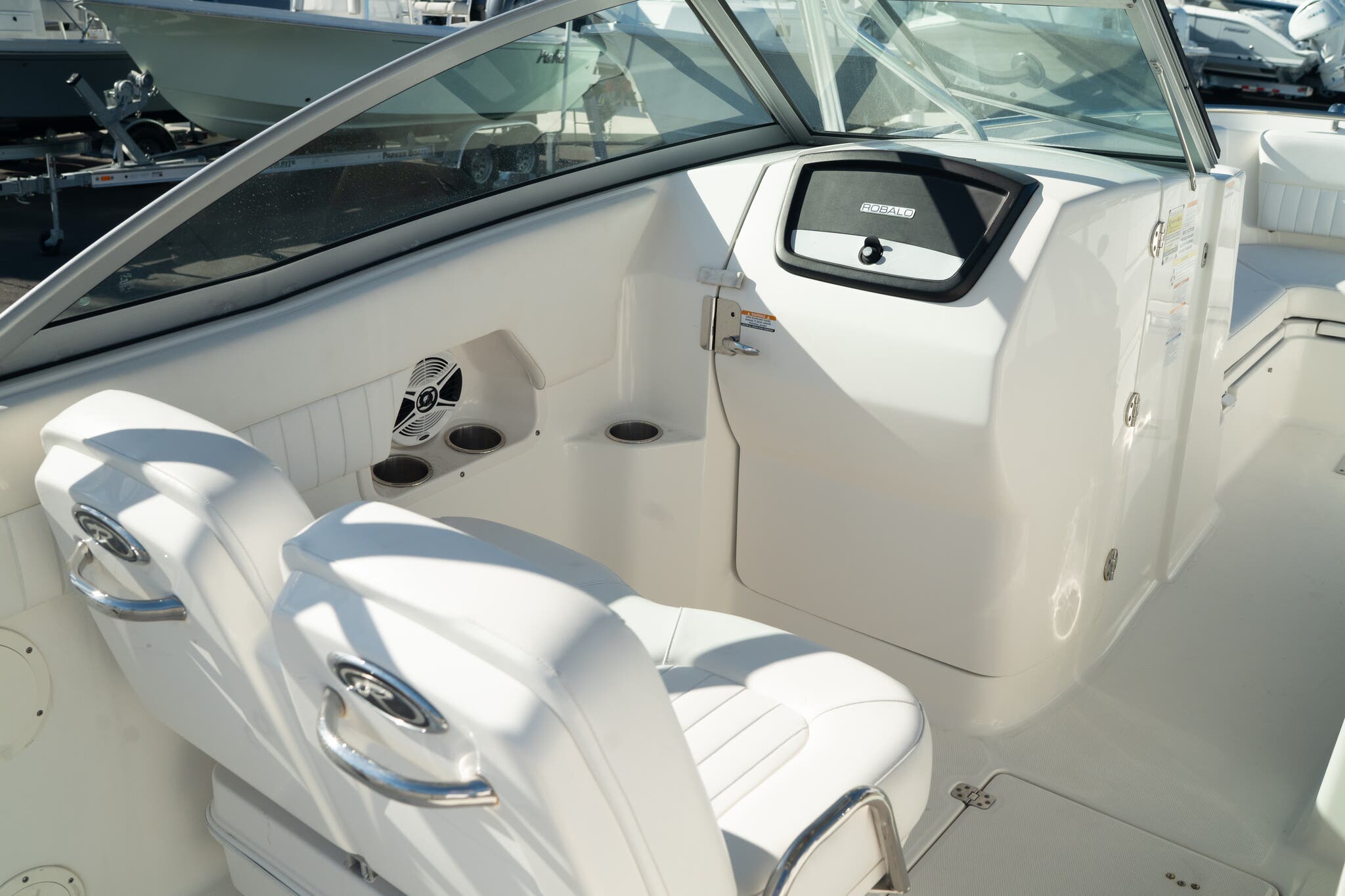 2014 Robalo Dual Console R247