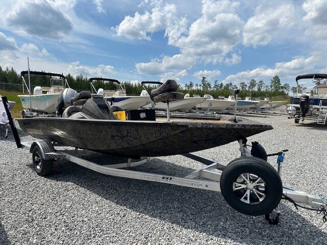 2024 Xpress Hyper-Lift Series H18B CRAPPIE MODEL