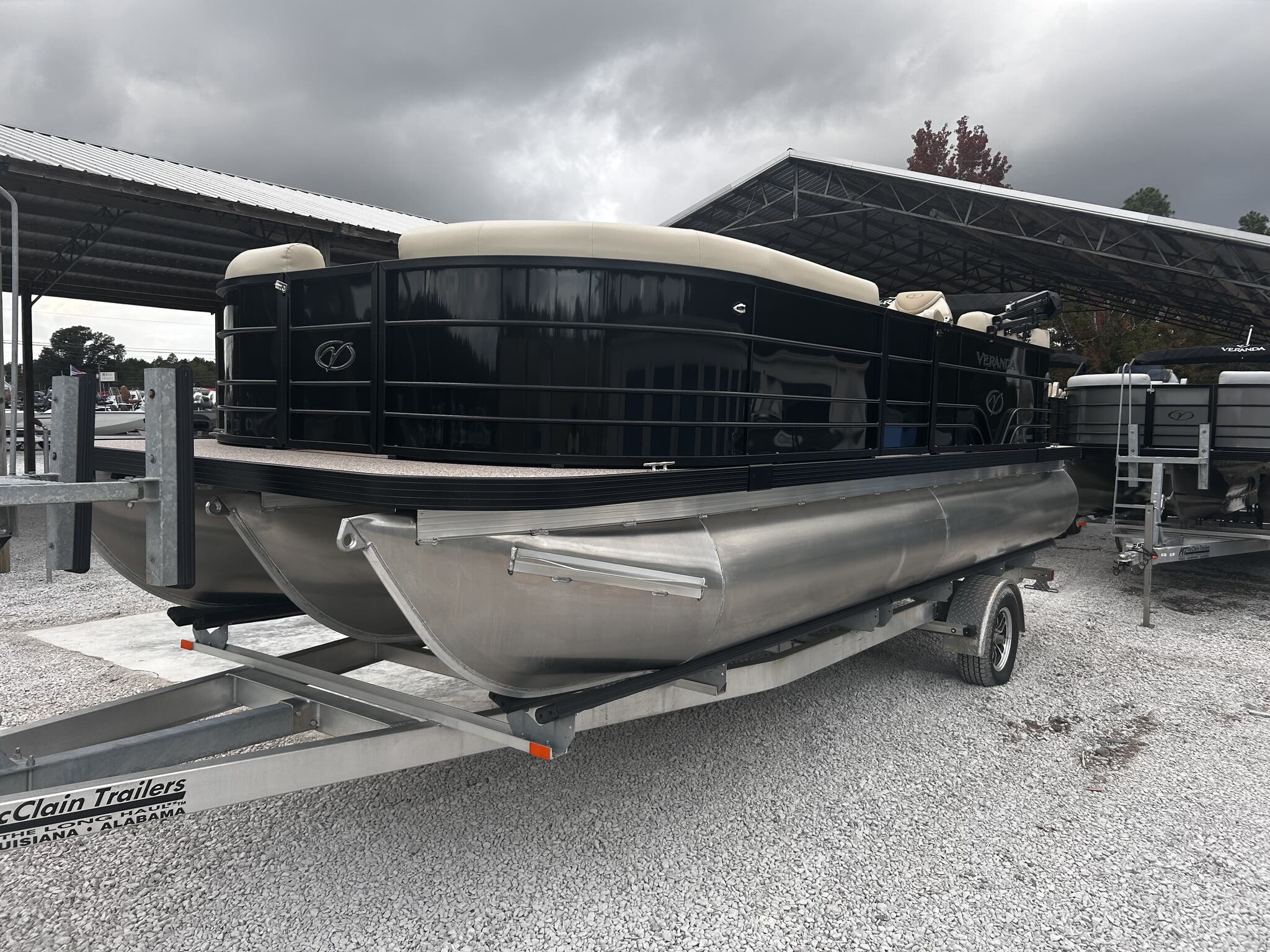 Pontoon - 2026 Veranda Vista View Series 20RC TRITOON | Motor & Keel