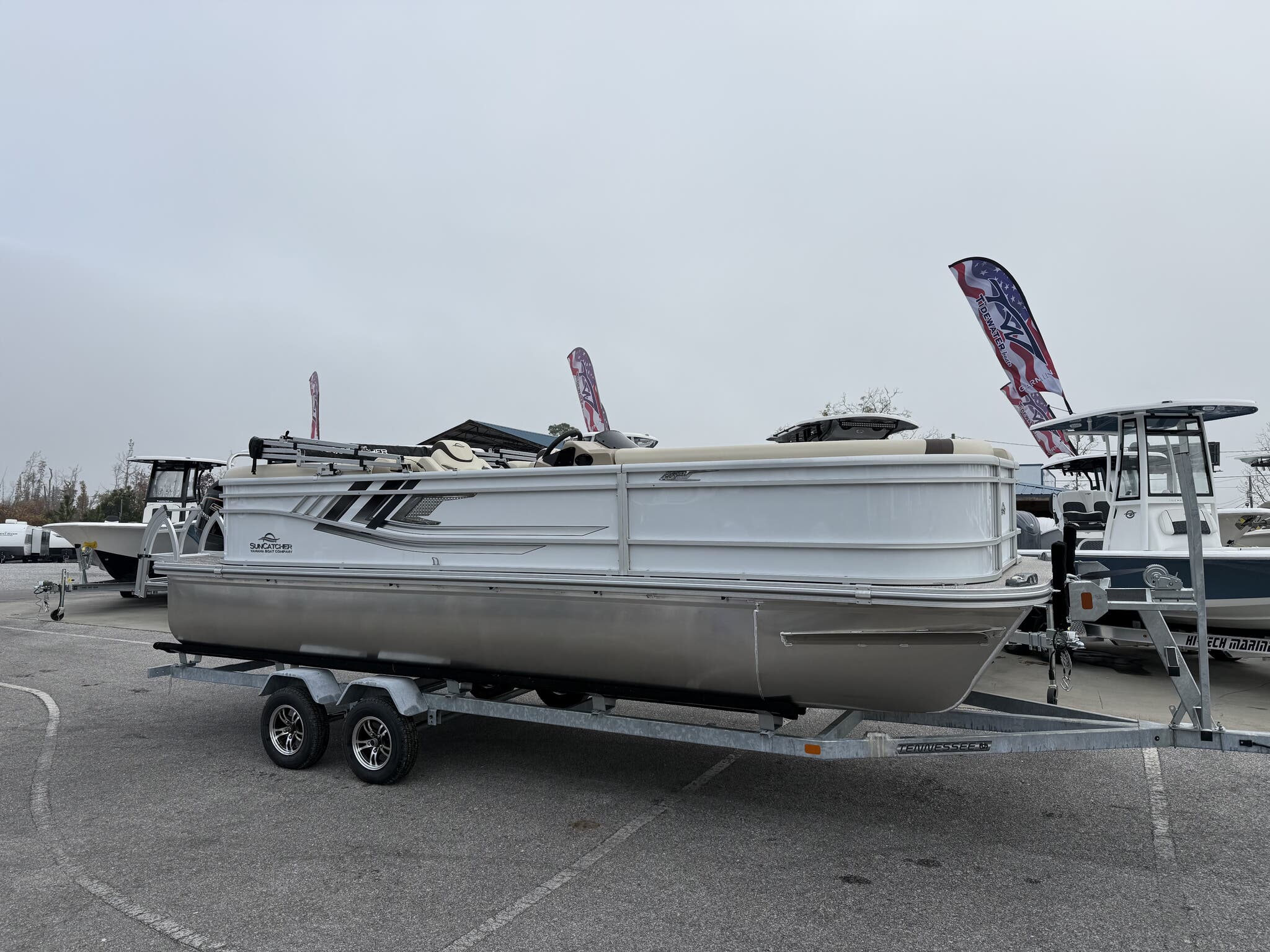 Pontoon - 2026 SunCatcher Select Series 22RC | Motor & Keel