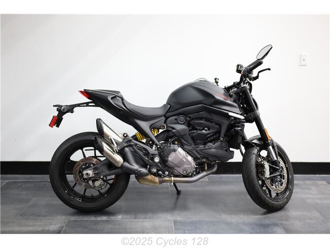 2022 Ducati Monster PLUS