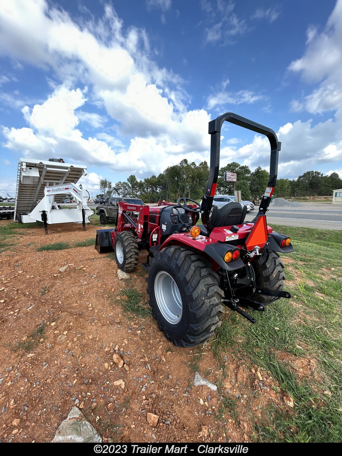 2023 Mahindra 2600 Series