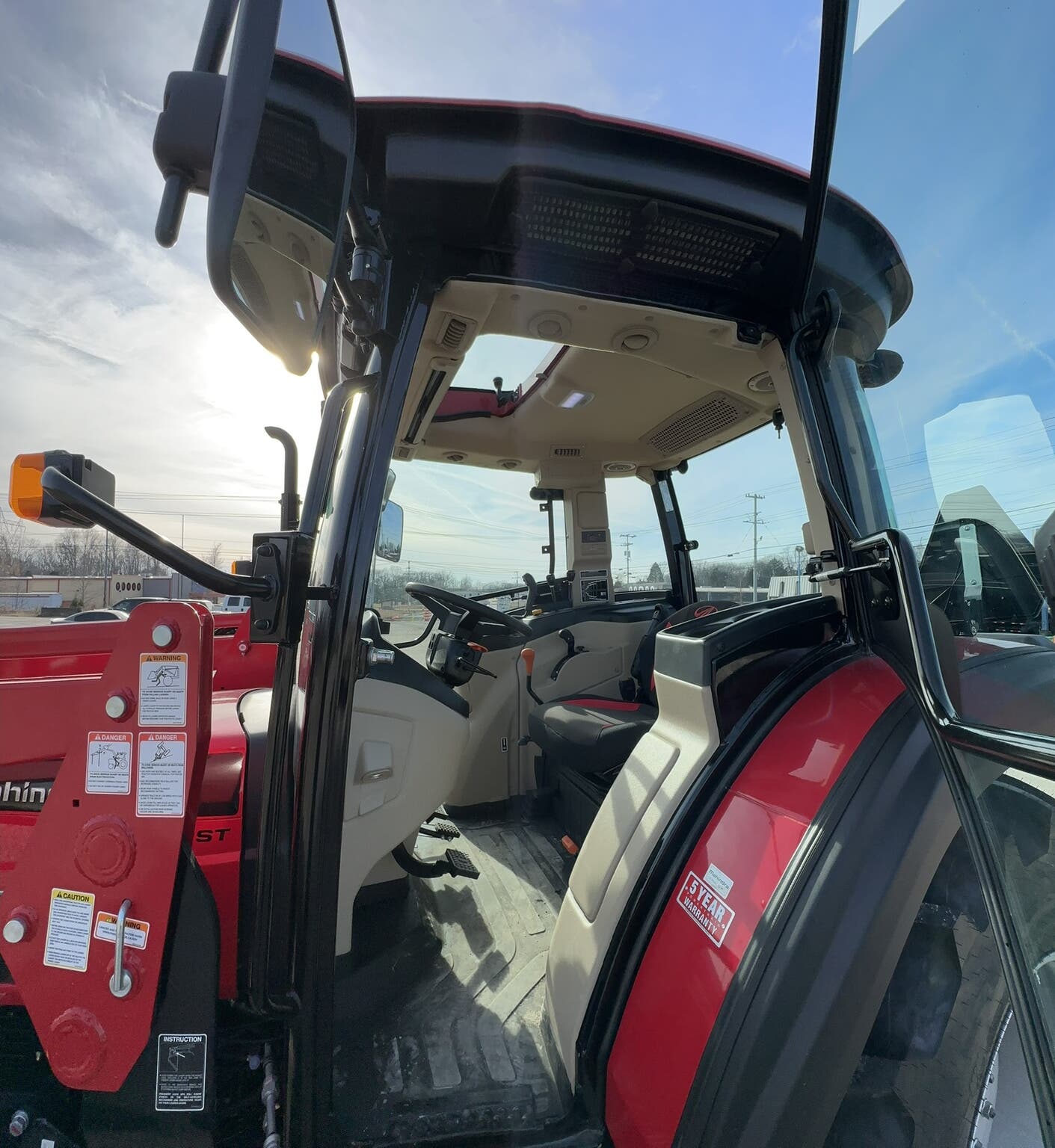 2023 Mahindra 6000 Series 6075 Cab w/ Loader