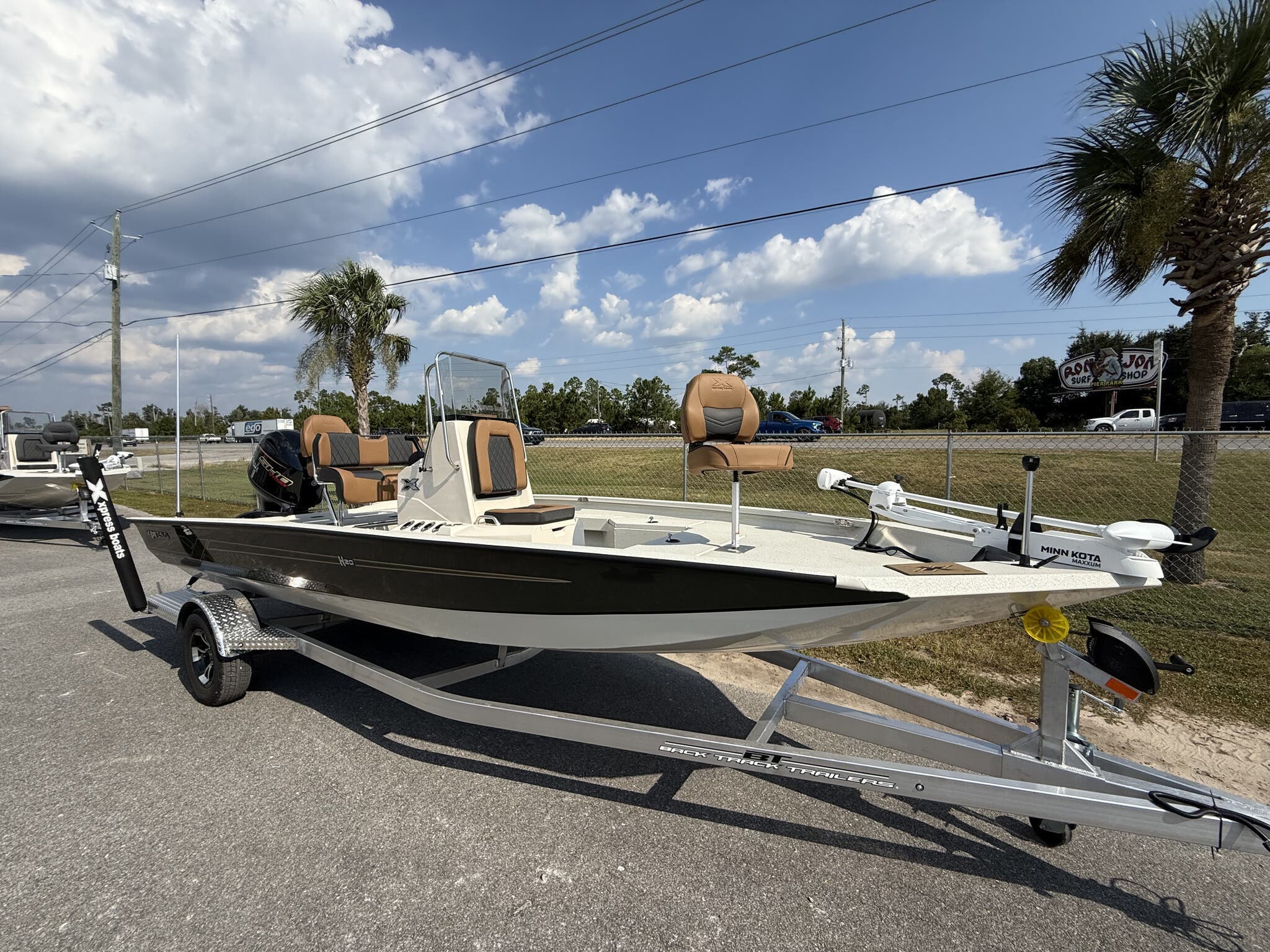 Bay Boat - 2026 Xpress Hyper-Lift Bay Series H20 BAY | Motor & Keel