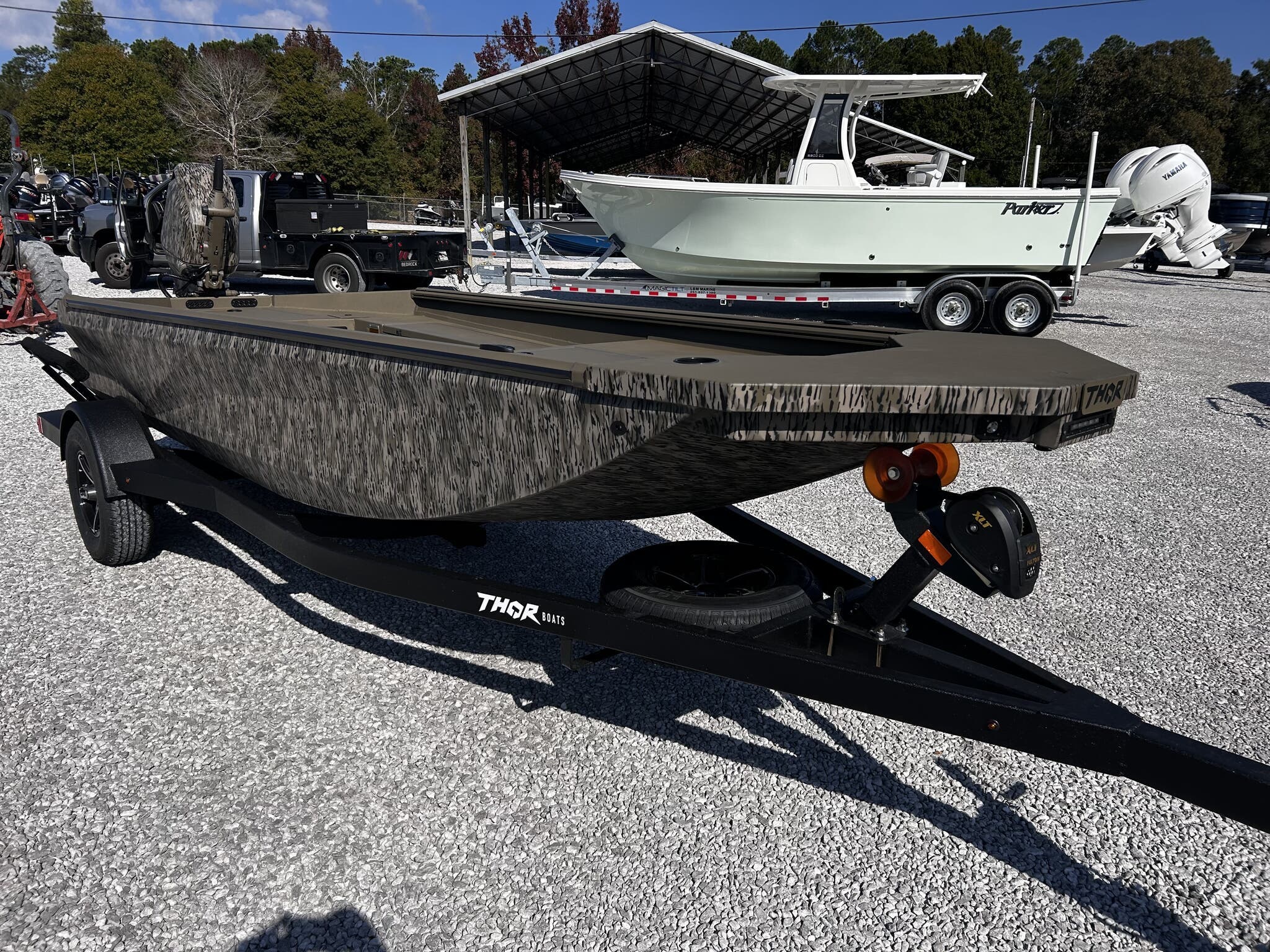 Duck Boat - 2026 Thor Fish Hammer 1754 LIVEWELL MODEL | Motor & Keel