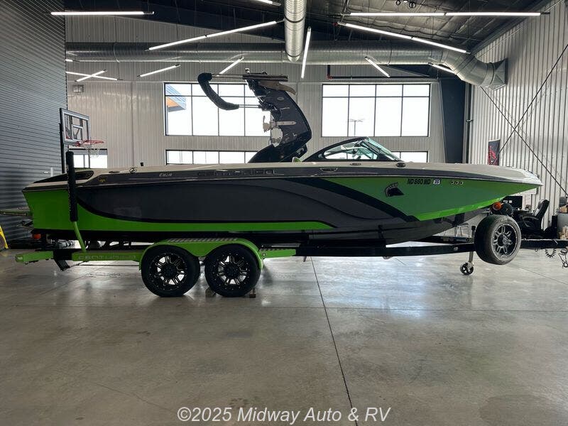 Other Power Boats - 2016 Centurion FS44 | Motor & Keel