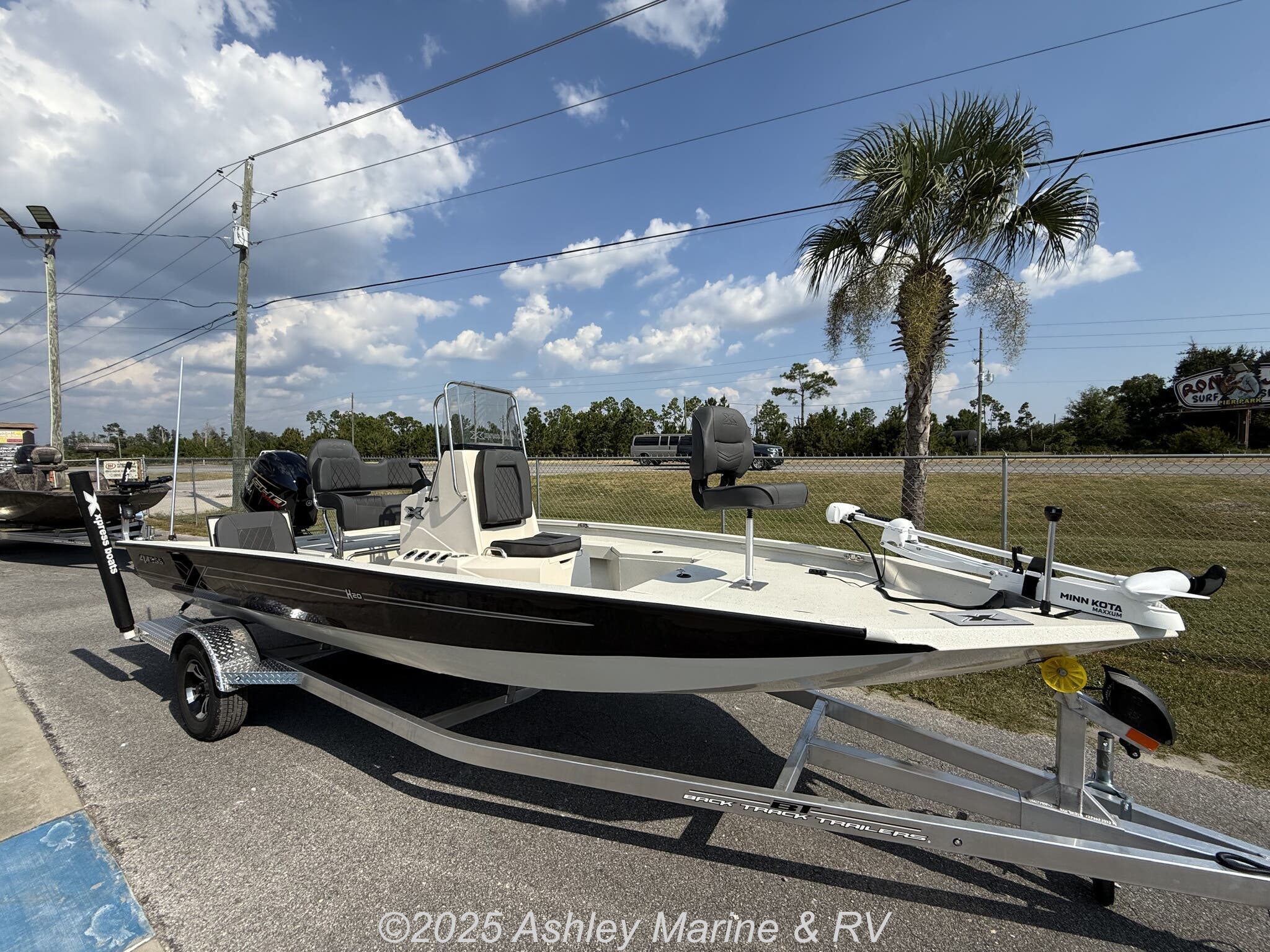 Bay Boat - 2026 Xpress Hyper-Lift Bay Series H20 BAY | Motor & Keel