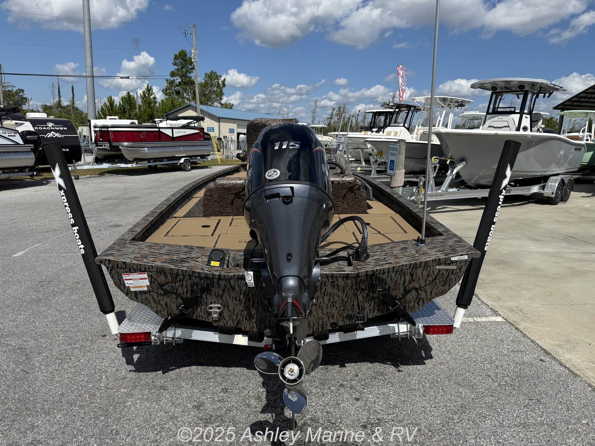 Bass Boat - 2026 Xpress Hyper-Lift Bass Series H18 | Motor & Keel