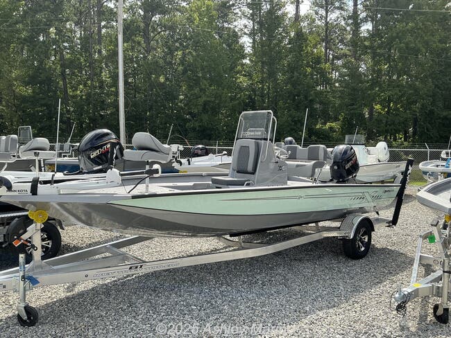 2026 Xpress Hyper-Lift Bay Series H20 BAY