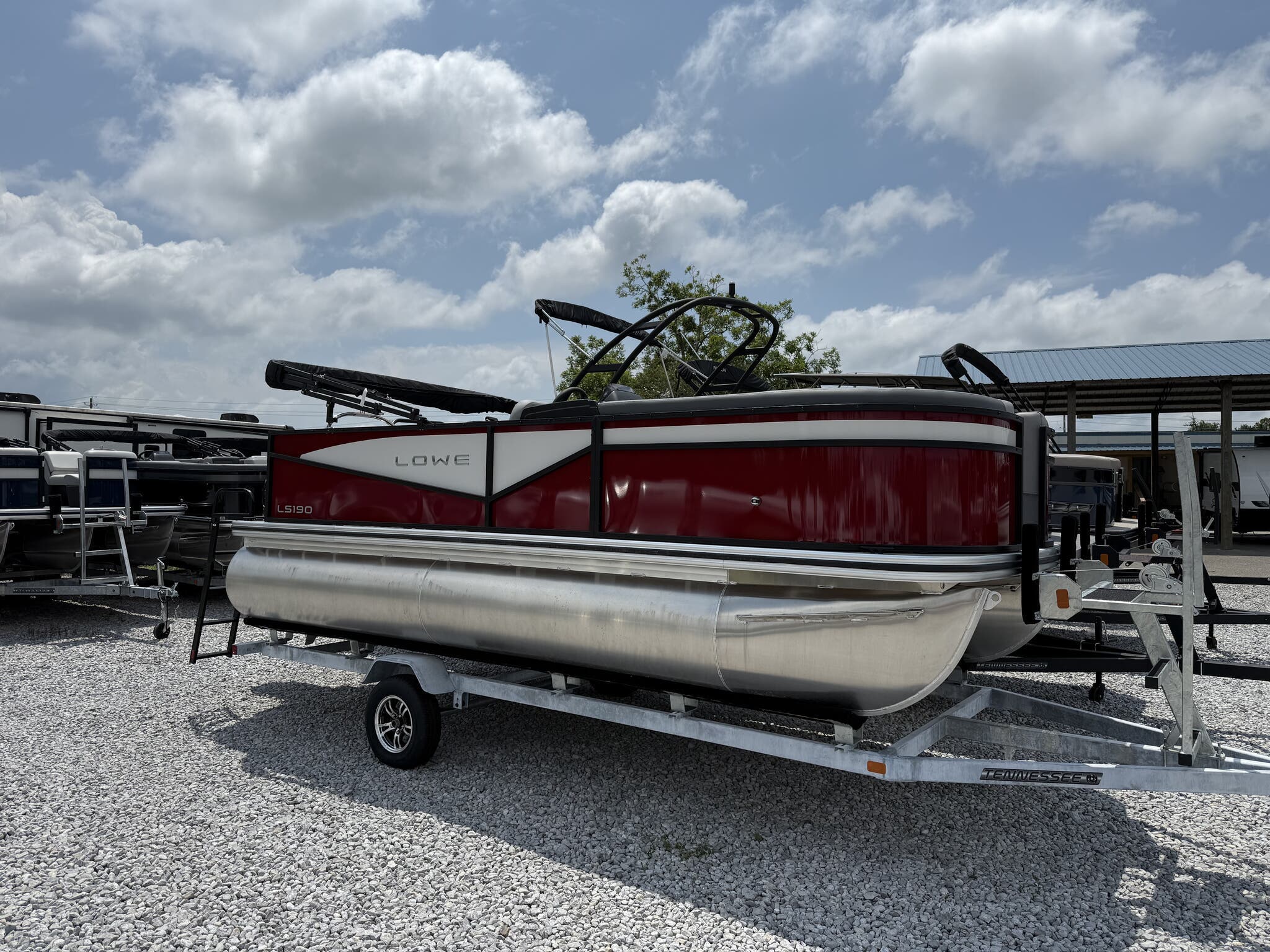 Pontoon - 2025 Lowe LS 190 | Motor & Keel