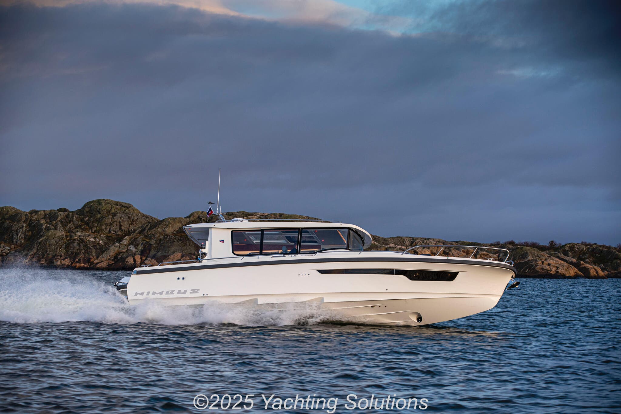 Pilothouse - 2024 Nimbus C11 | Motor & Keel